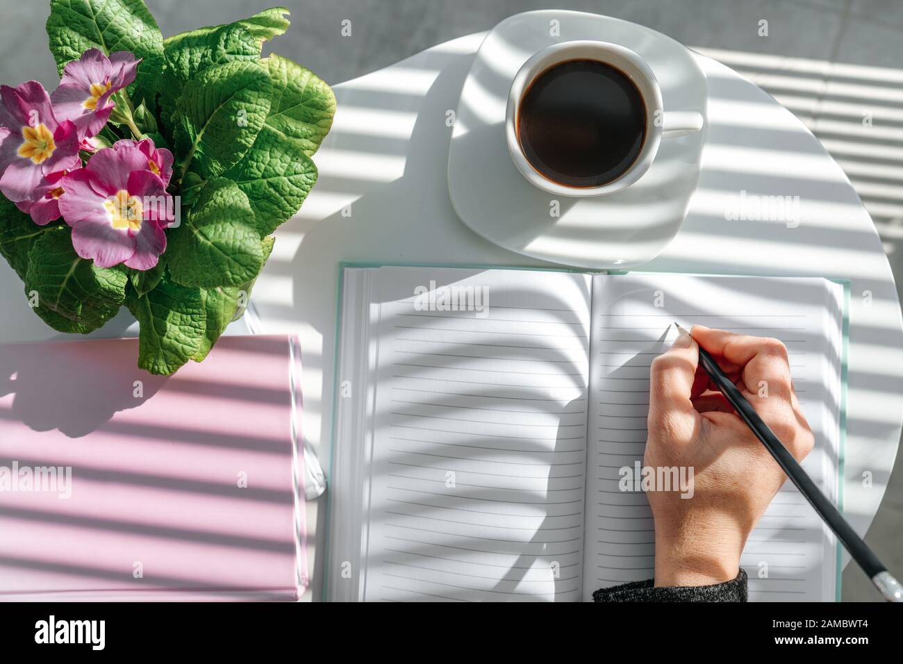 Writing at table hi-res stock photography and images - Alamy