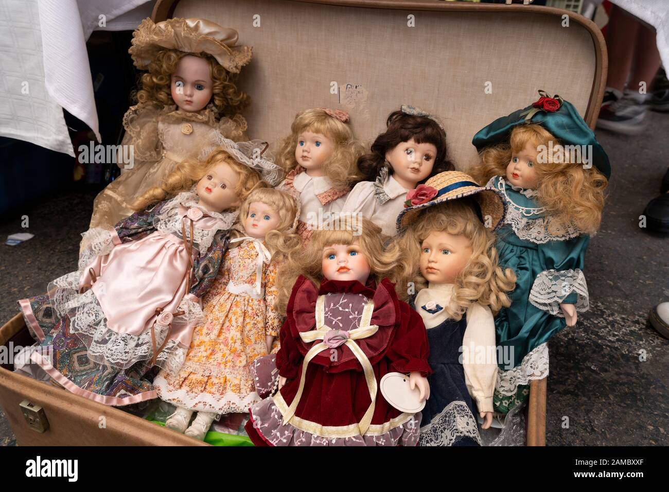 Dolly model hi-res stock photography and images - Alamy