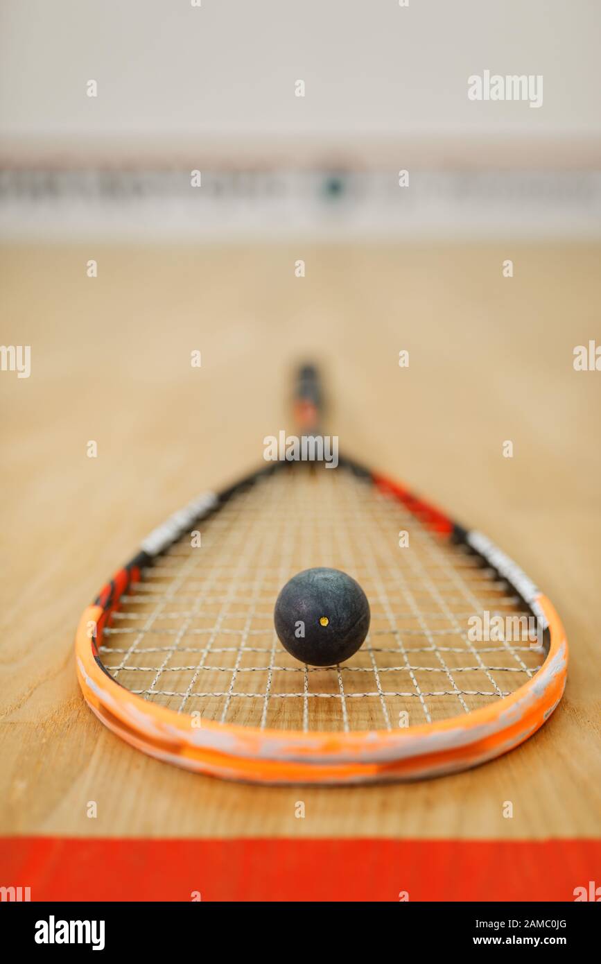 Squash court and ball hi-res stock photography and images - Alamy