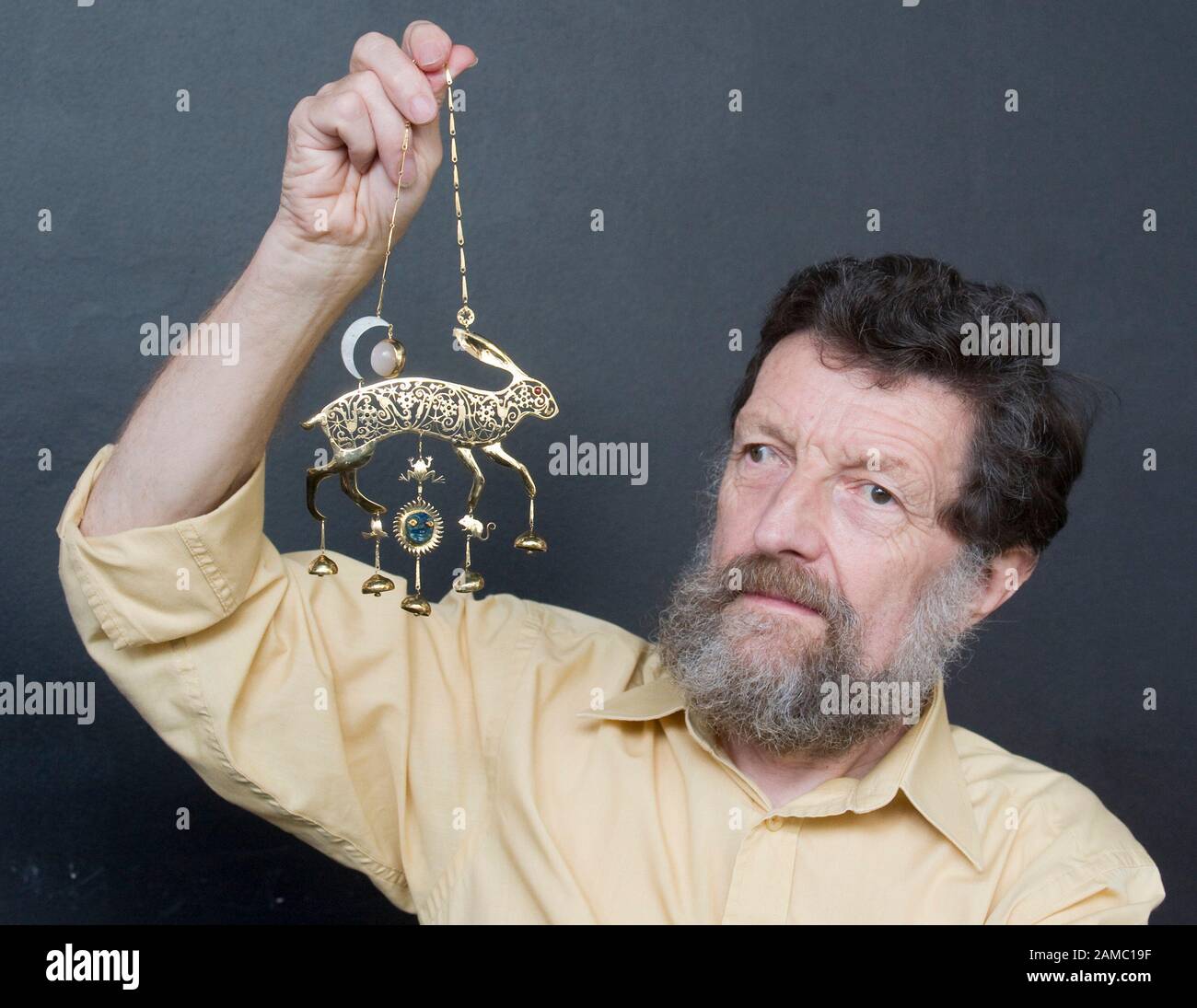 Kit williams golden hare hi-res stock photography and images - Alamy