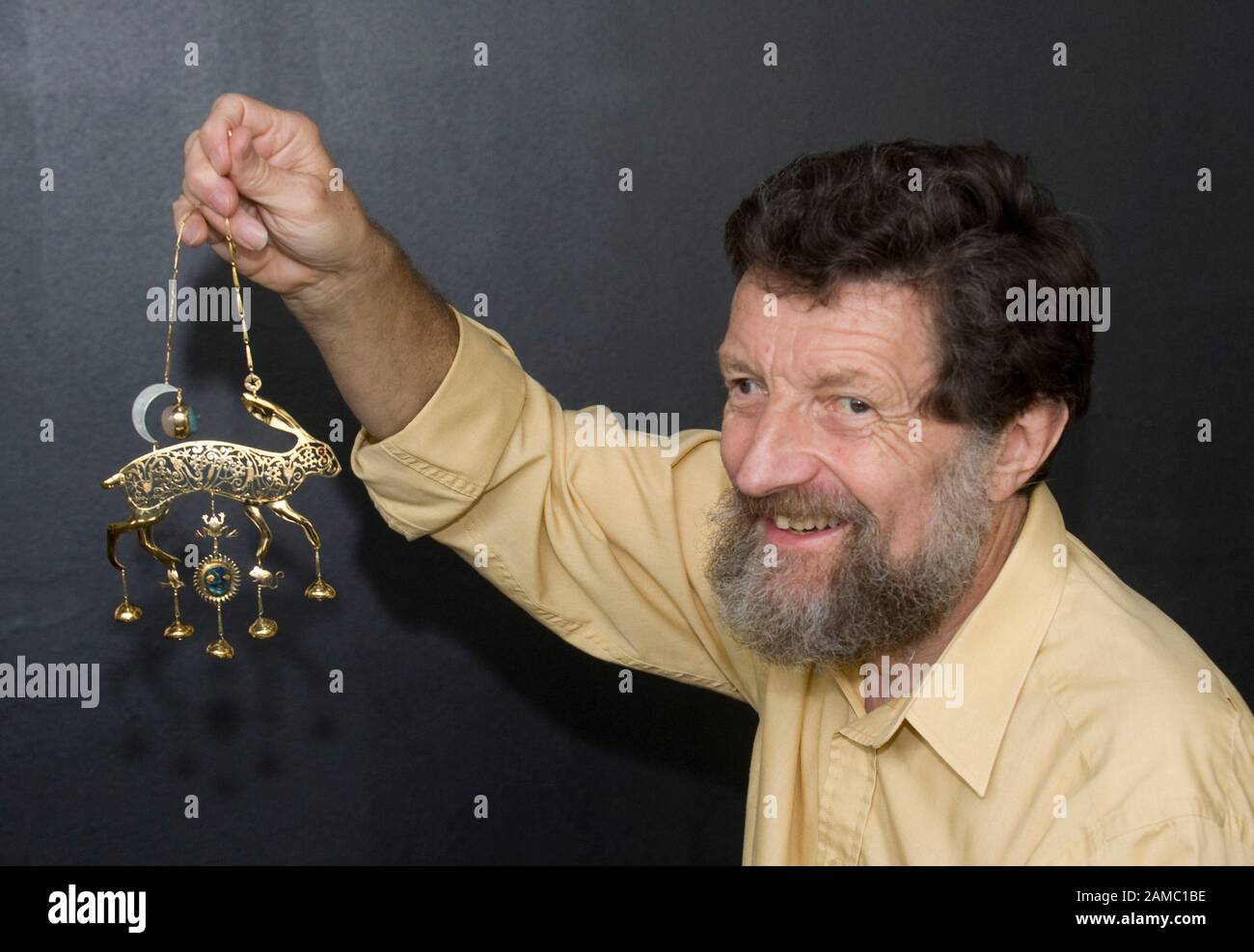 Kit williams masquerade hi-res stock photography and images - Alamy