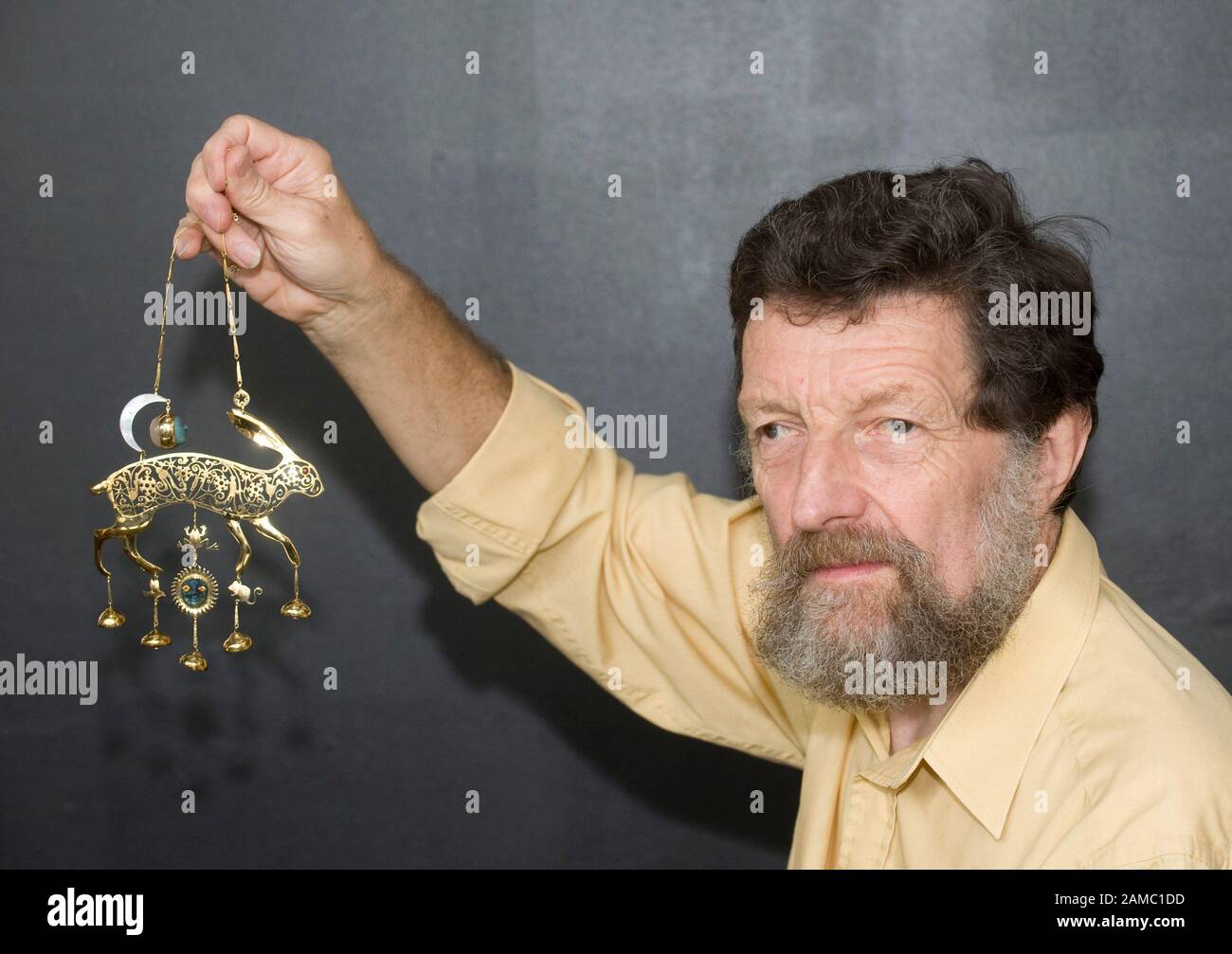 Kit williams golden hare hi-res stock photography and images - Alamy