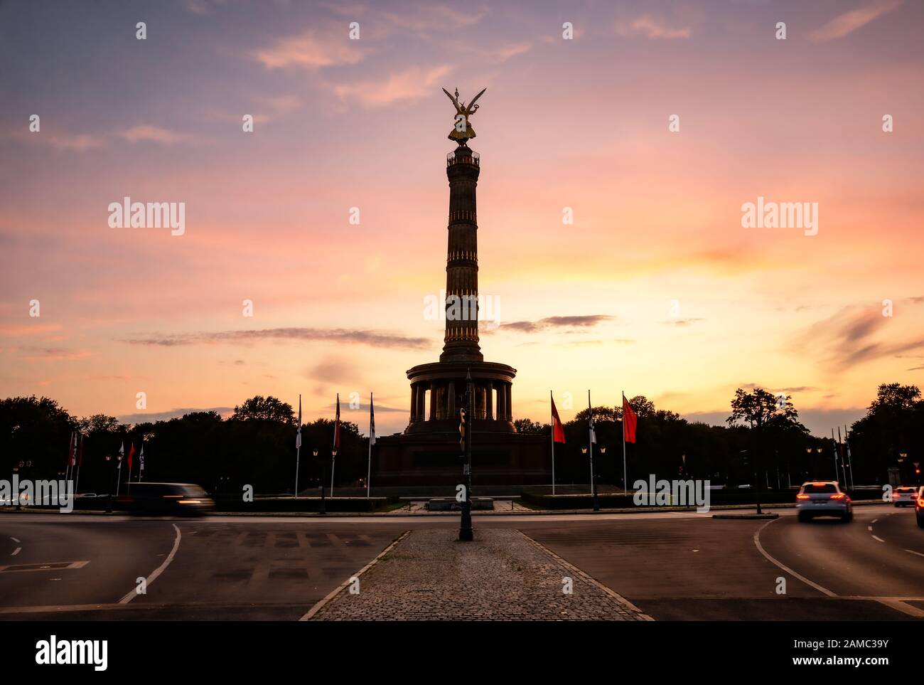 Victory column horizontal hi-res stock photography and images - Alamy