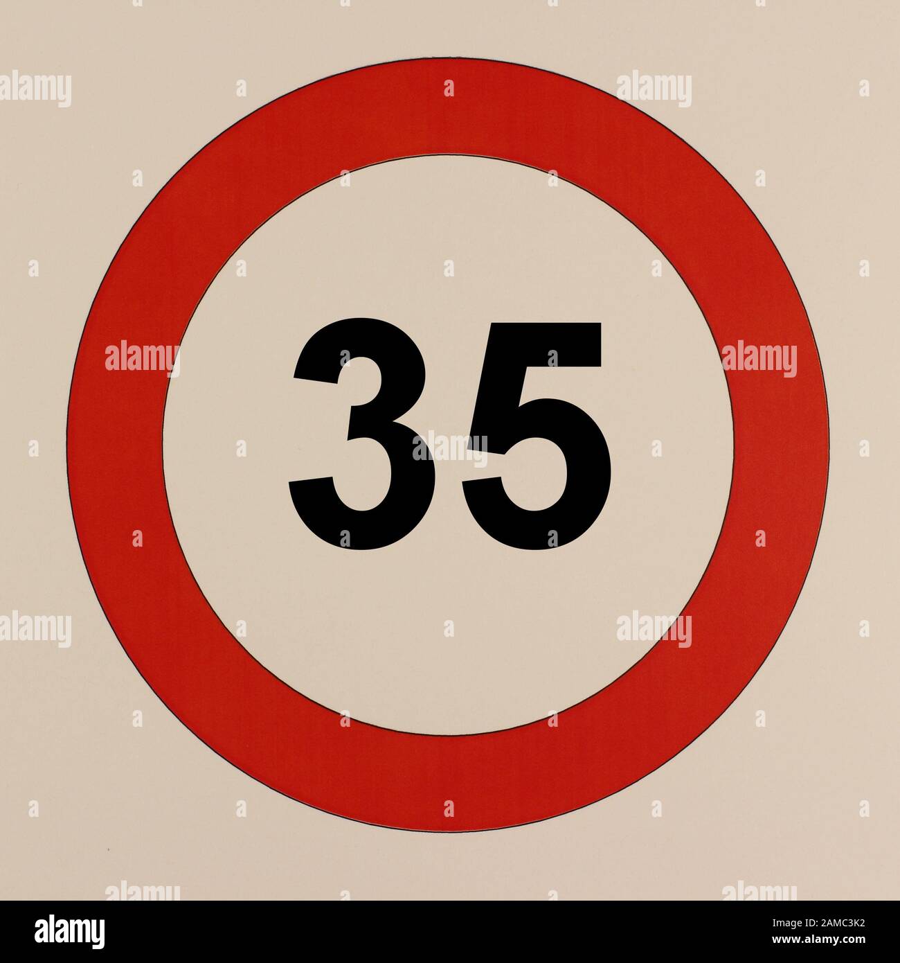 Illustration des Verkehrszeichen "Maximalgeschwindigkeit 35 km/h Stock ...