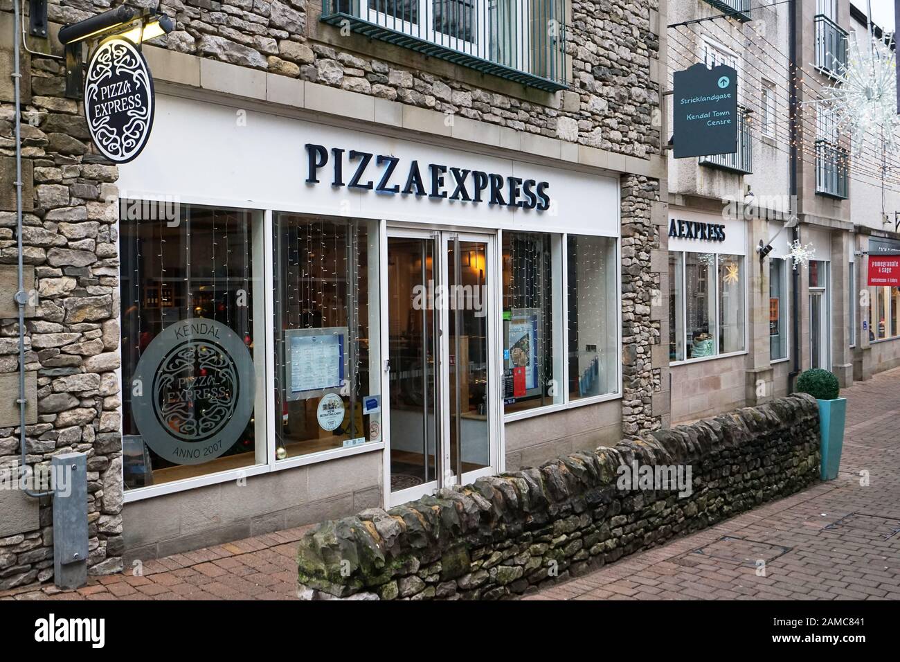 Pizza express logo hi-res stock photography and images - Alamy