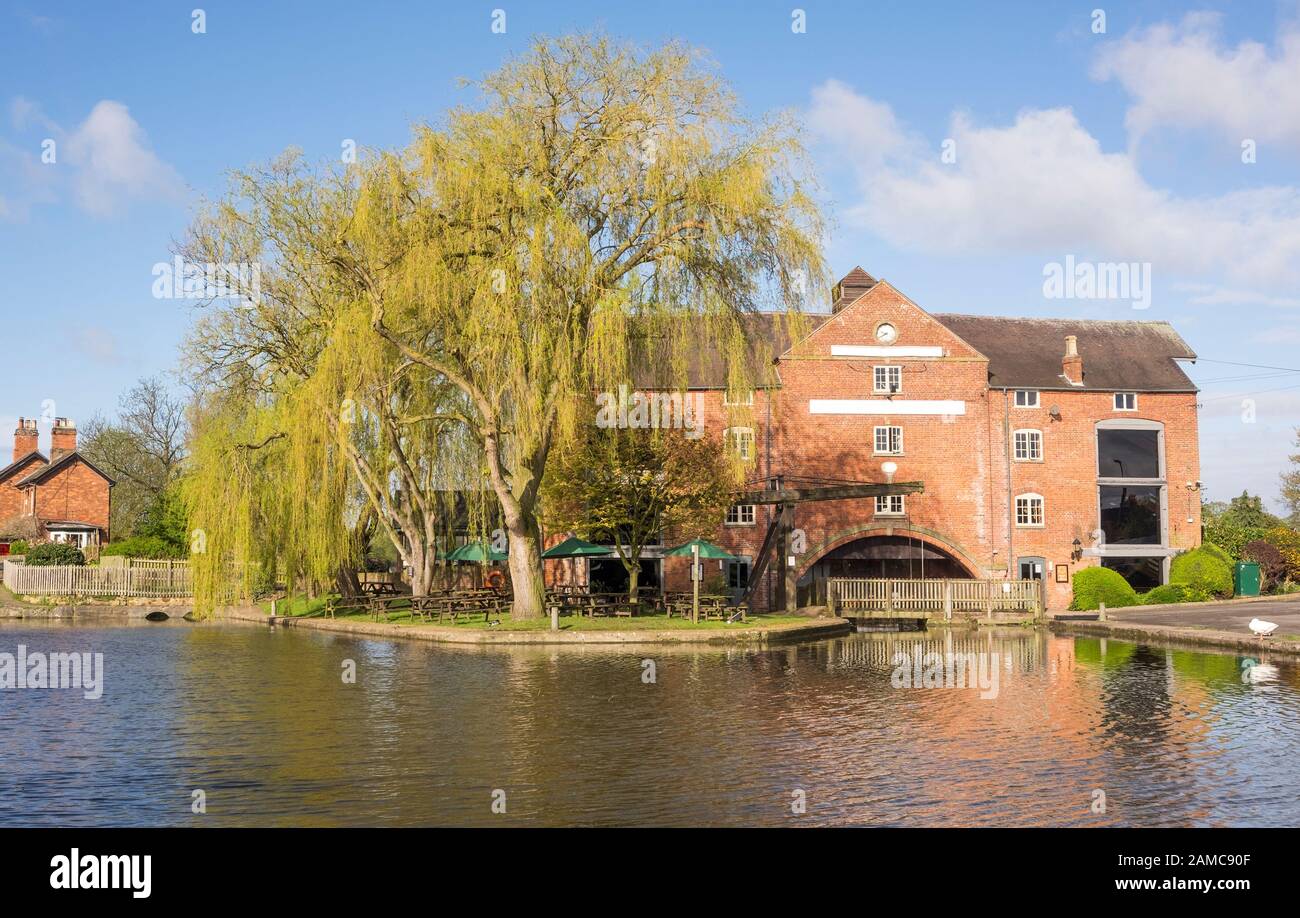 Shardlow Canal High Resolution Stock Photography and Images - Alamy