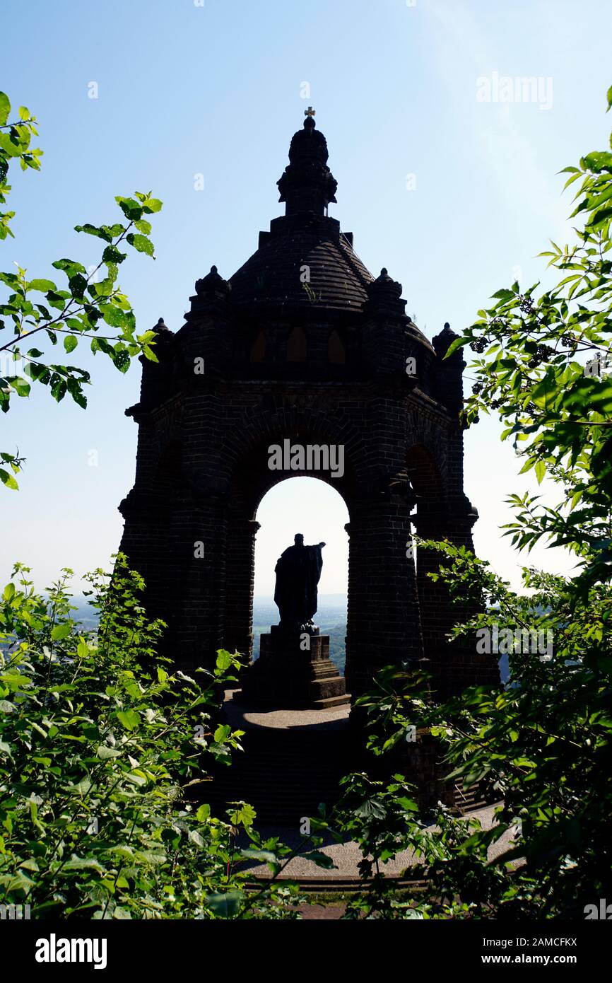 Kaiser-Wilhelm-Denkmal über Porta Westfalica, Nordrhein-Westfalen ...