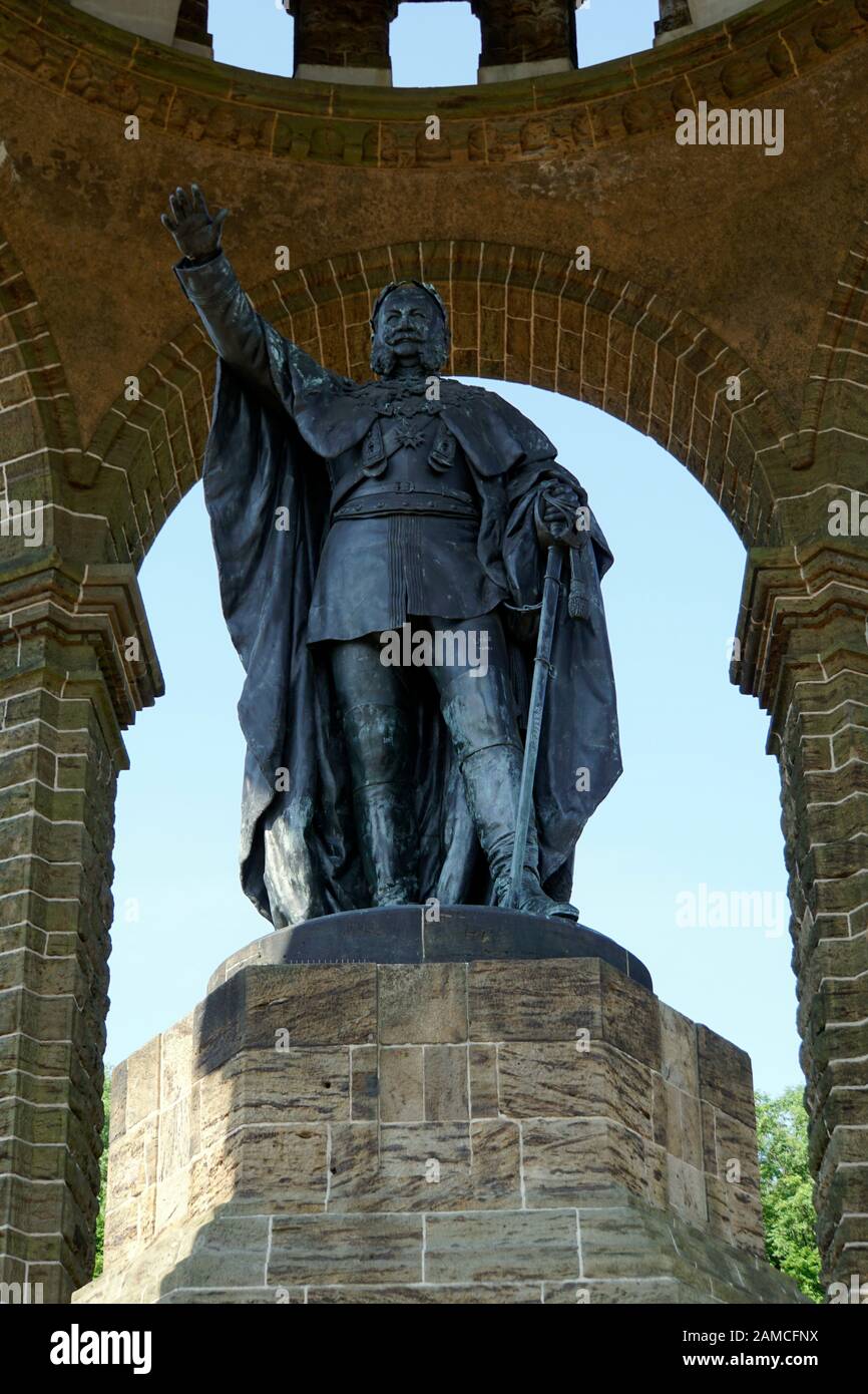 Kaiser-Wilhelm-Denkmal über Porta Westfalica, Nordrhein-Westfalen ...