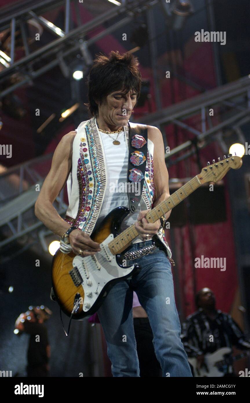Ronnie wood tour hi-res stock photography and images - Alamy