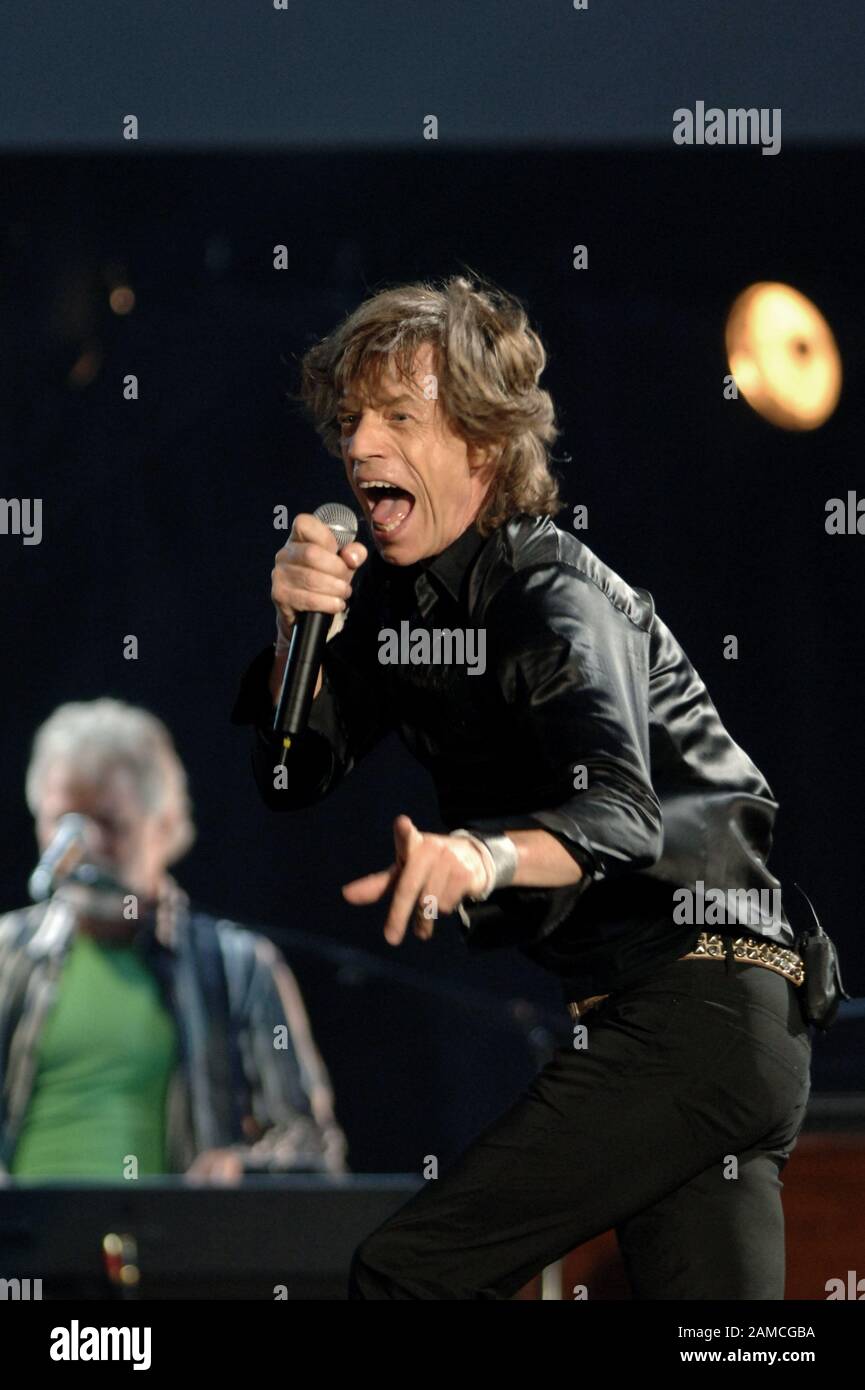 Mick jagger acoustic guitar hi-res stock photography and images - Alamy