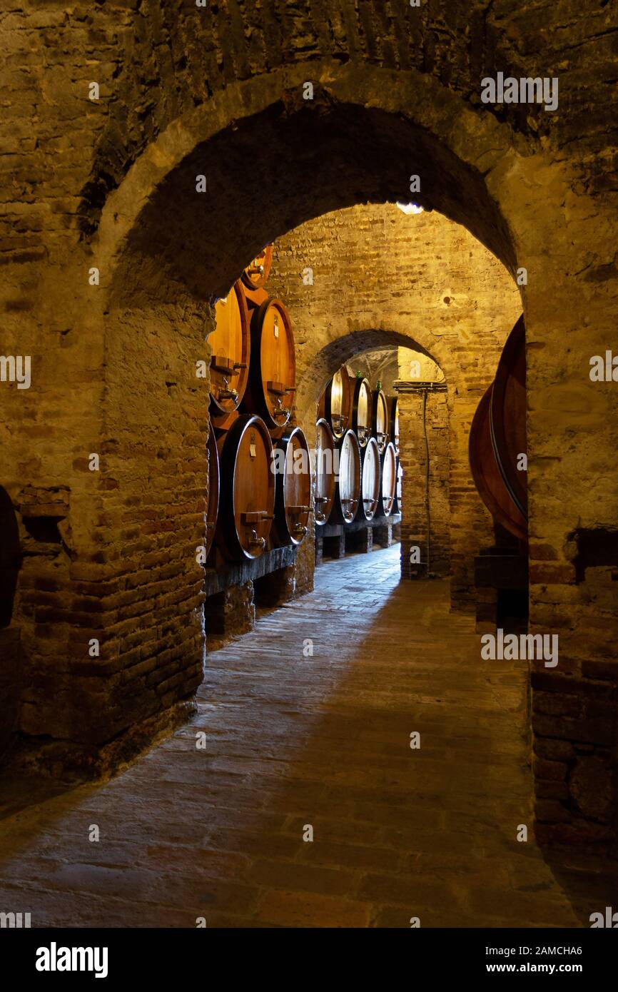 Italy tunnel wine cellar hi-res stock photography and images - Alamy