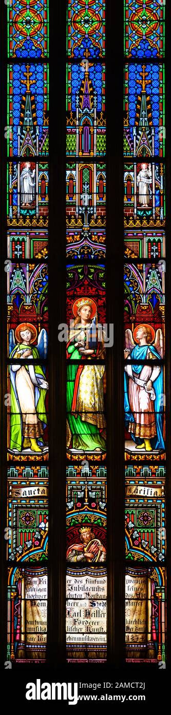 Medieval stained glass musician hi-res stock photography and images - Alamy