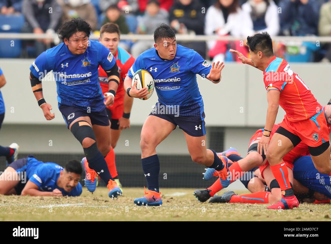 Kamagaya Sports & Culture-Park, Saitama, Japan. 12th Jan, 2020. (L to R ...