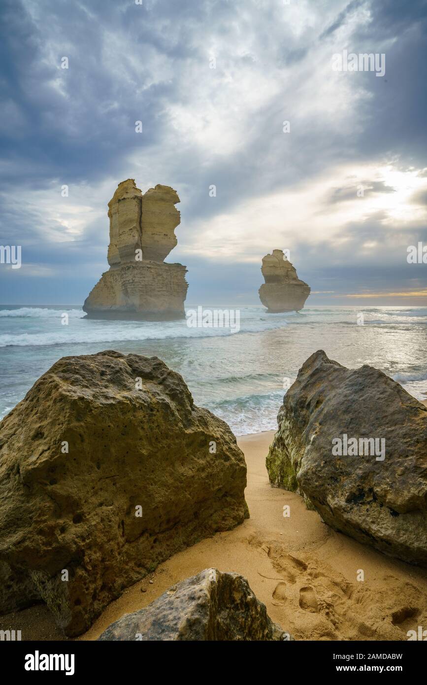 famous gibson steps at sunset, twelve apostles, great ocean road in ...