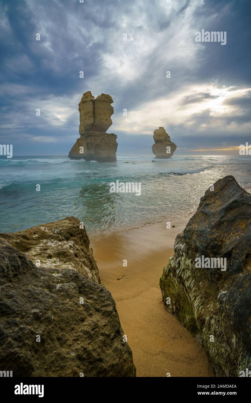 famous gibson steps at sunset, twelve apostles, great ocean road in ...