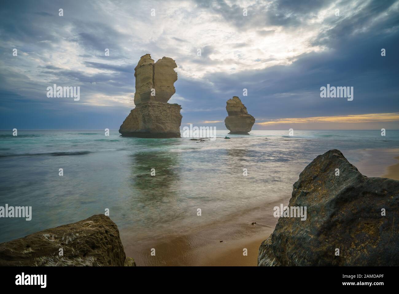 famous gibson steps at sunset, twelve apostles, great ocean road in ...