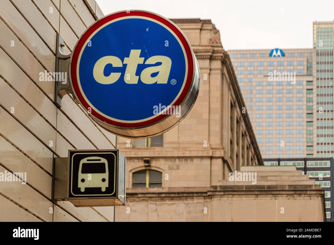 Chicago cta bus stop hi-res stock photography and images - Alamy