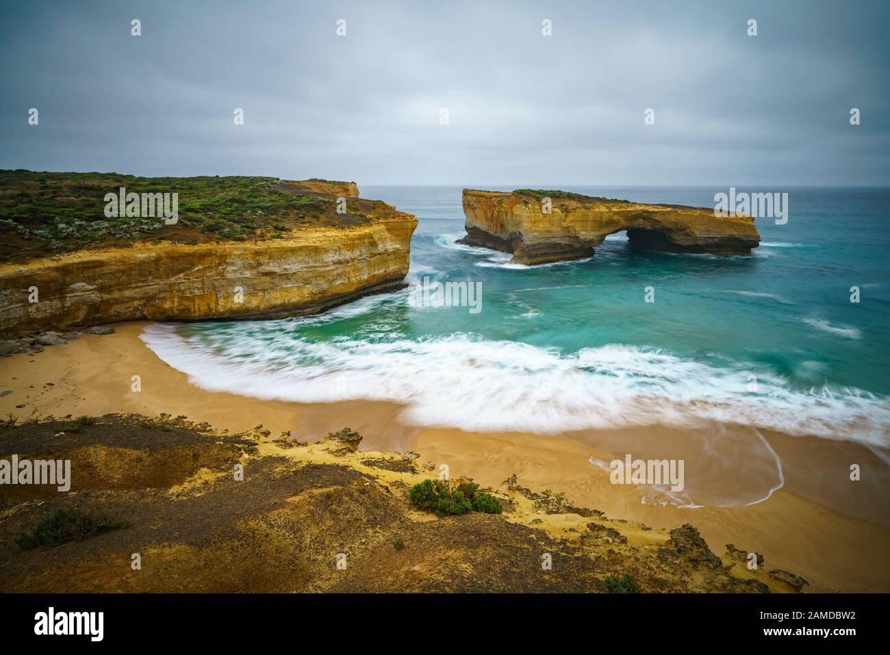 london bridge lookout at great ocean road, victoria, australia Stock ...