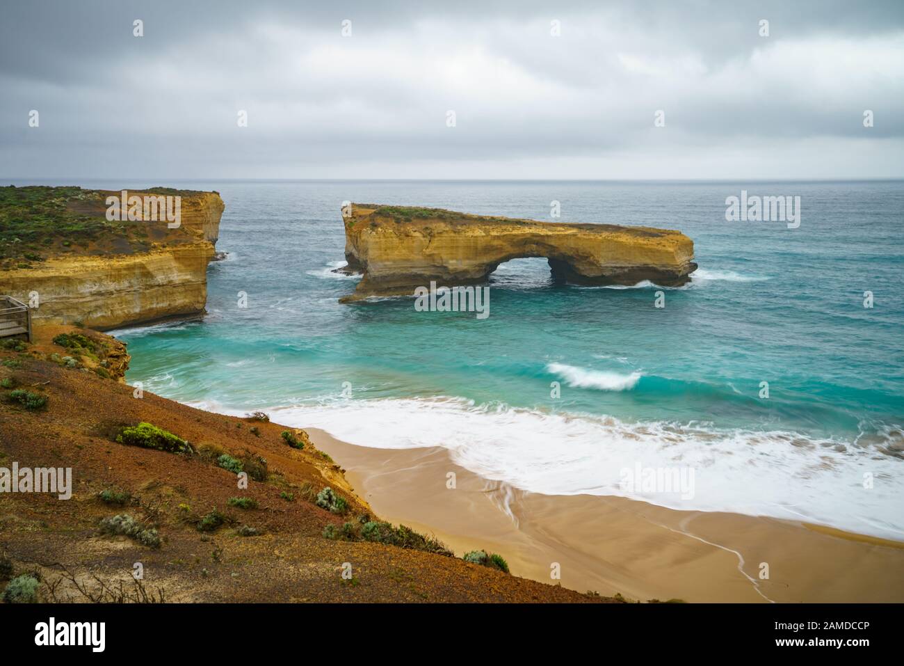 london bridge lookout at great ocean road, victoria, australia Stock ...