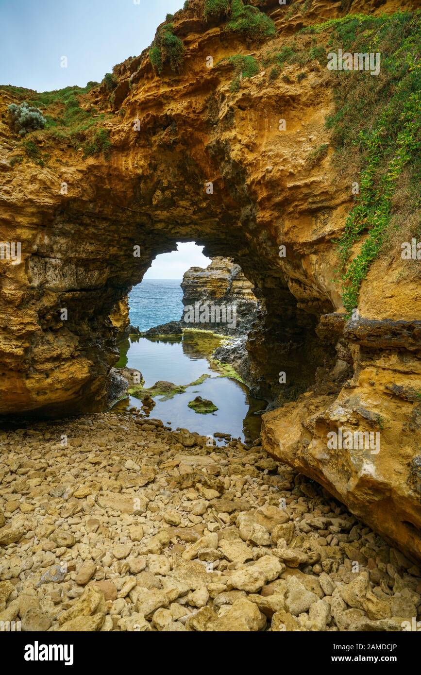 the grotto at great ocean road, victoria, australia Stock Photo - Alamy