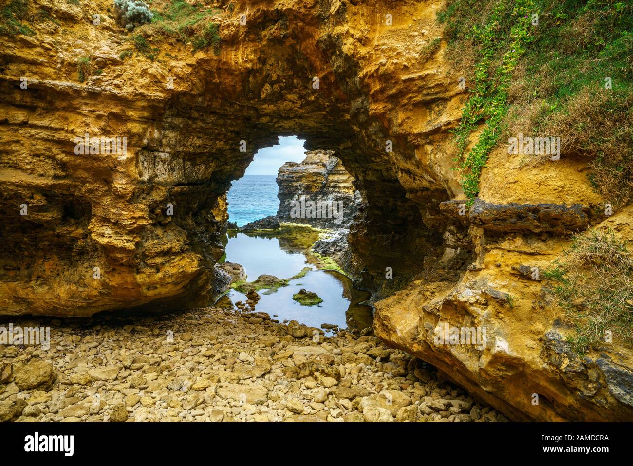 the grotto at great ocean road, victoria, australia Stock Photo - Alamy