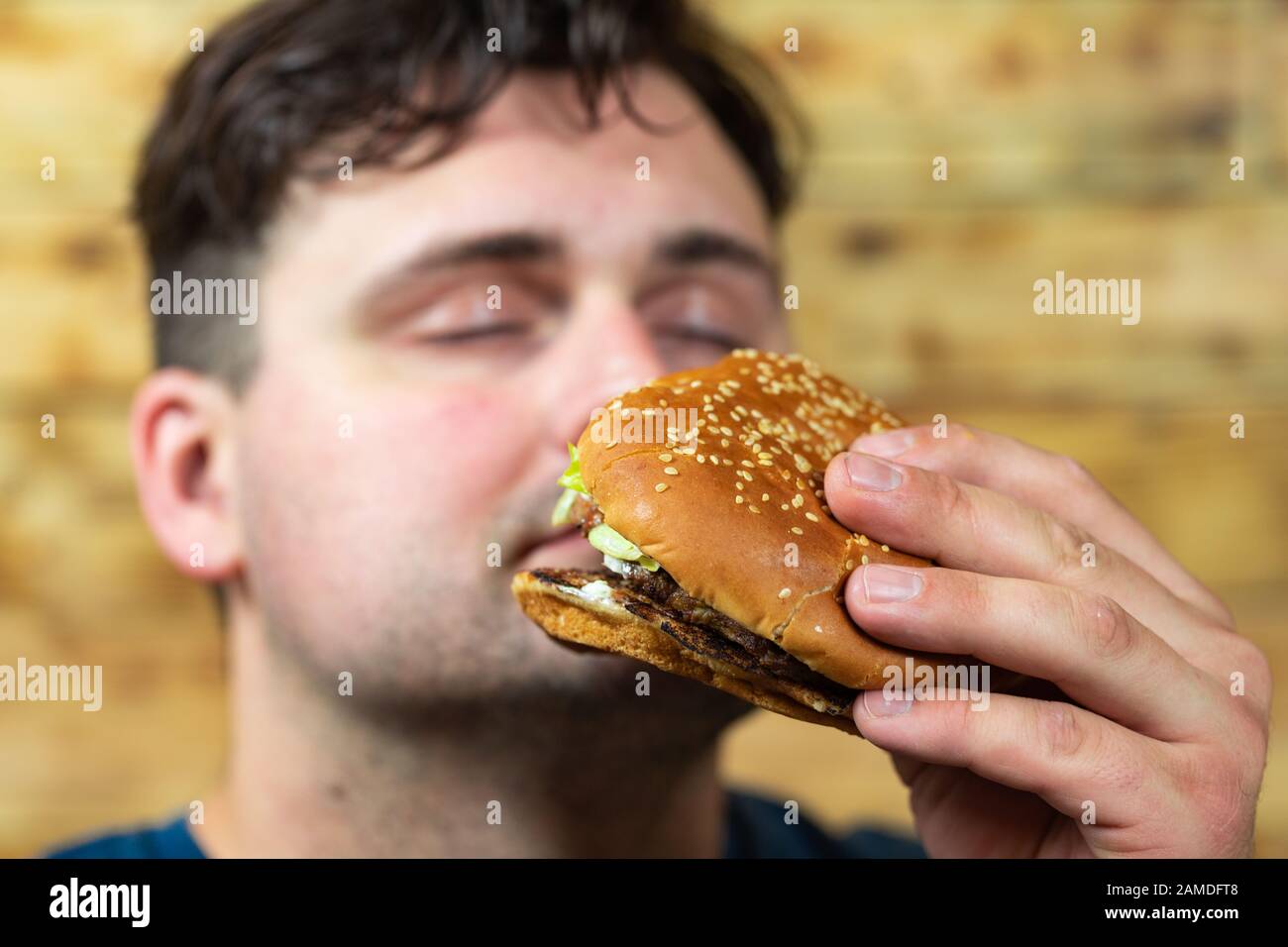 Hamburger lunch dinner hi-res stock photography and images - Alamy