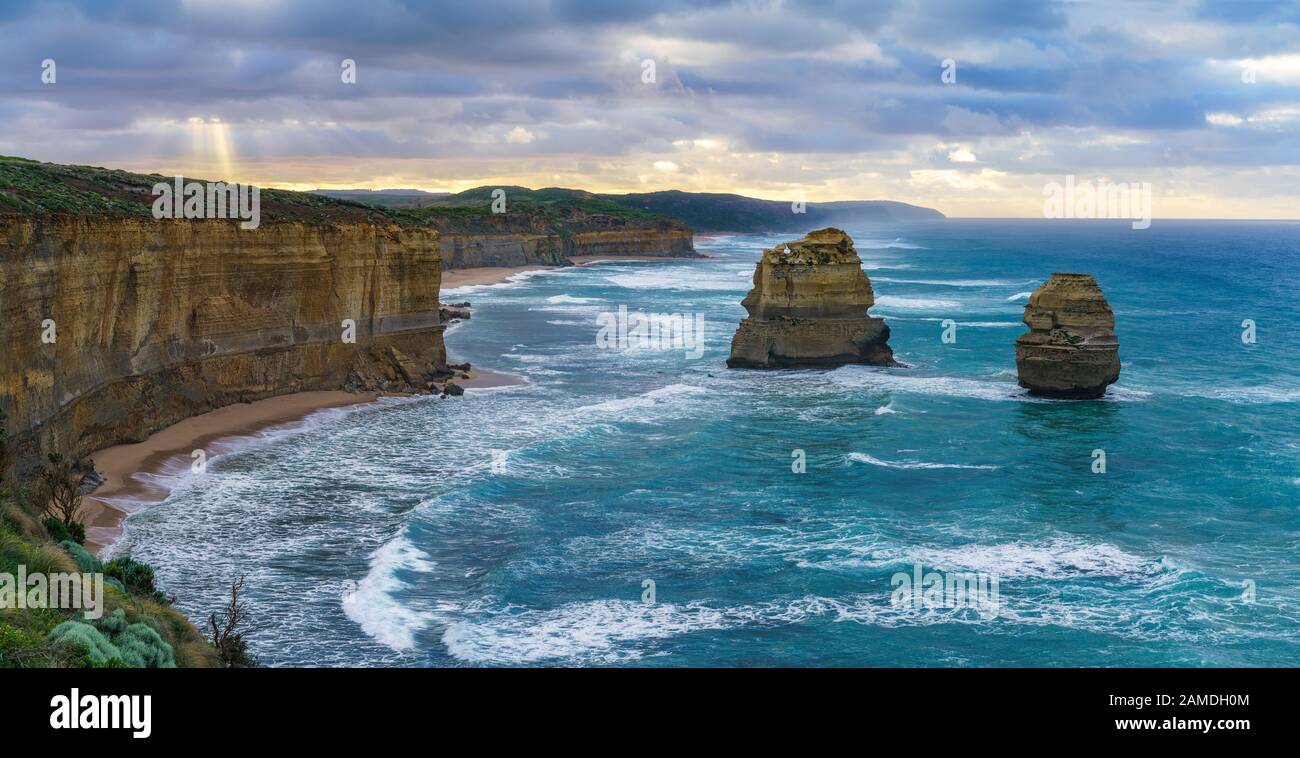famous gibson steps at sunrise, twelve apostles, great ocean road in ...