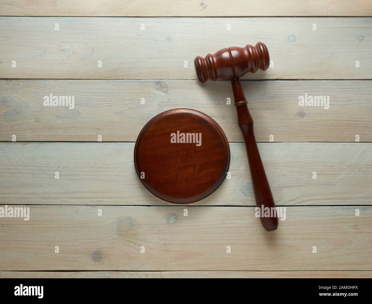 Auction hammer icon in hi-res stock photography and images - Alamy