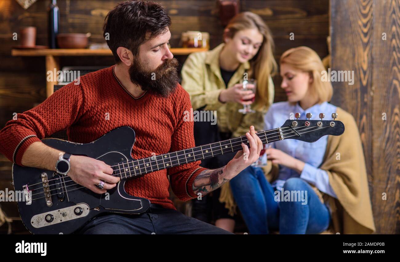 Guitarist entertaining guests party hi-res stock photography and images ...