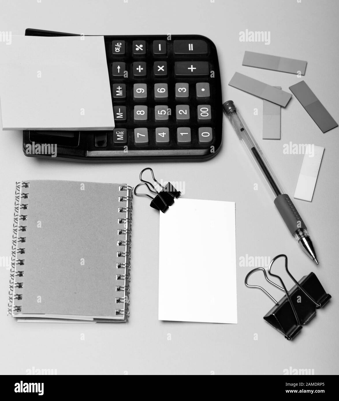 Sticky notes on grey Black and White Stock Photos & Images - Alamy