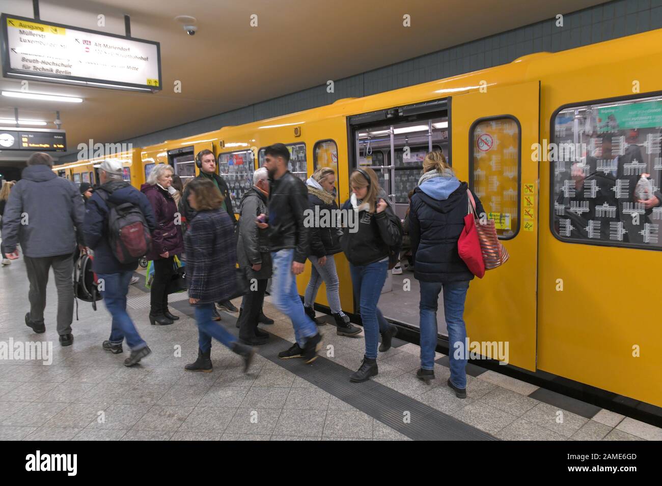 U9, U-Bahnhof Leopoldplatz, Berlin, Deutschland Stock Photo - Alamy