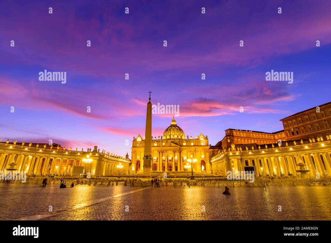 Sunset view of St. Peter's Basilica and Square in Vatican City Stock ...