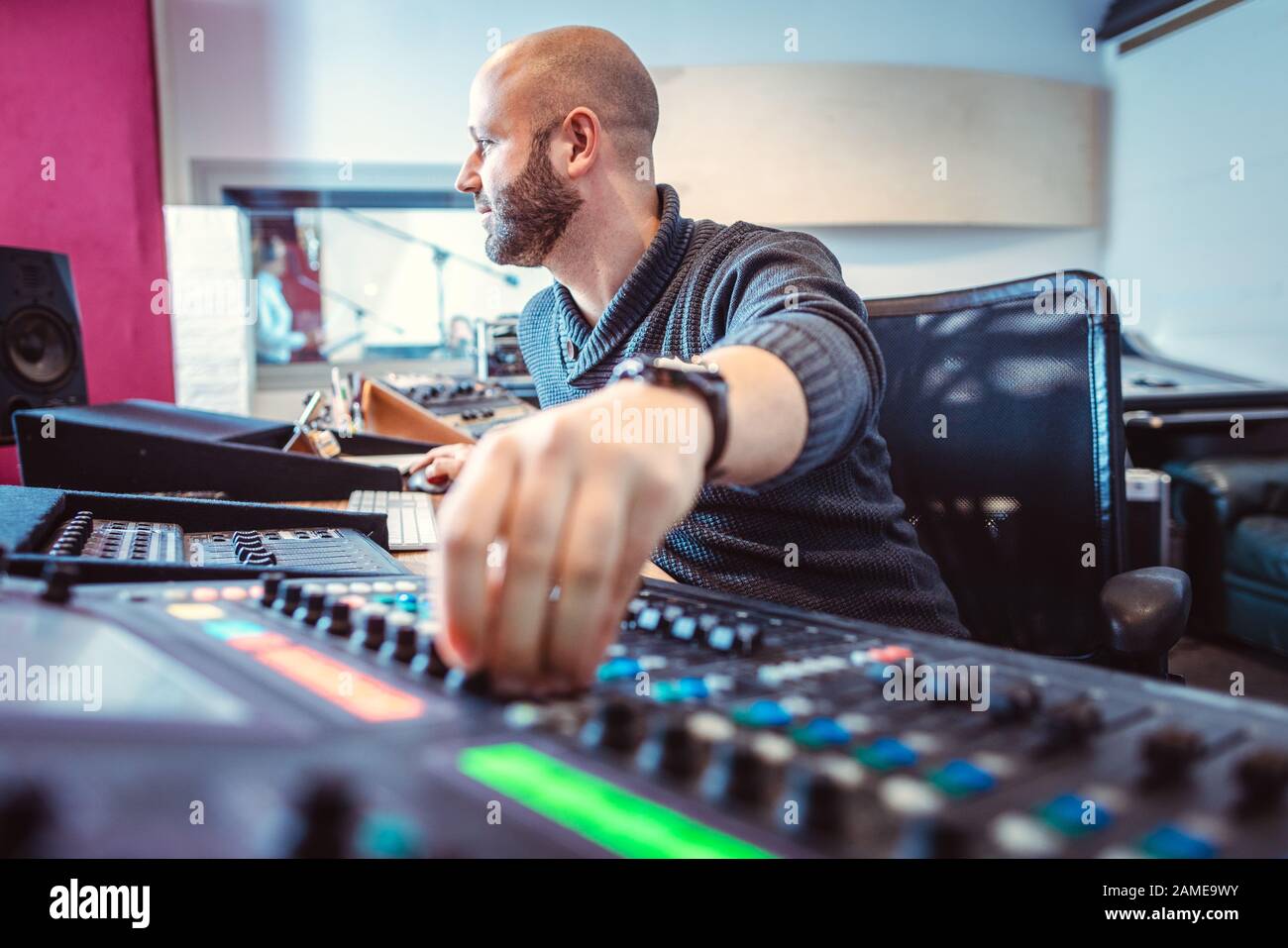 Music sound recording studio man hi-res stock photography and images ...