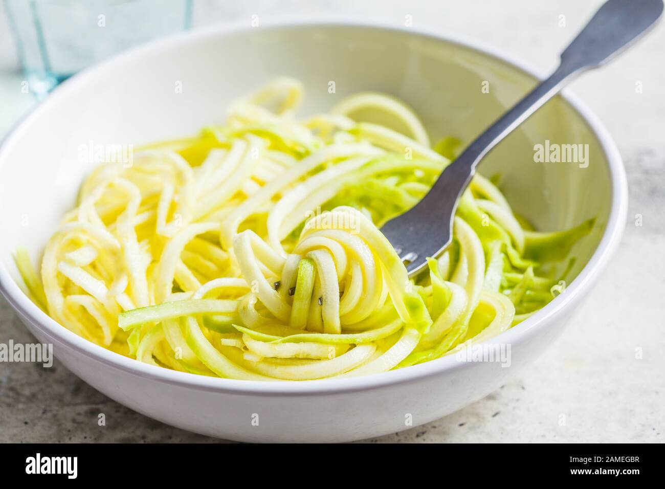 Raw noodle white plate hi-res stock photography and images - Alamy