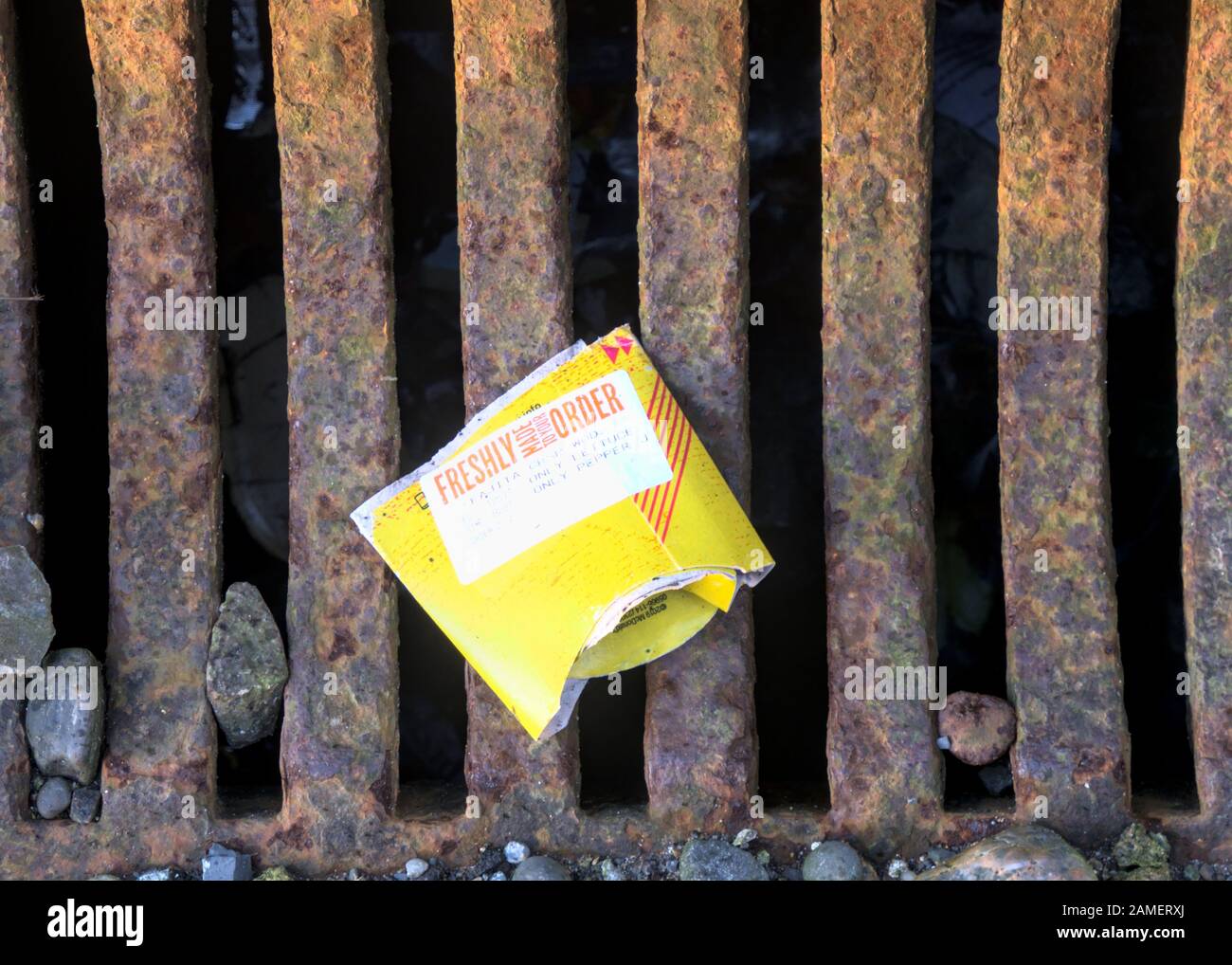 Litter littering wrapper hi-res stock photography and images - Alamy
