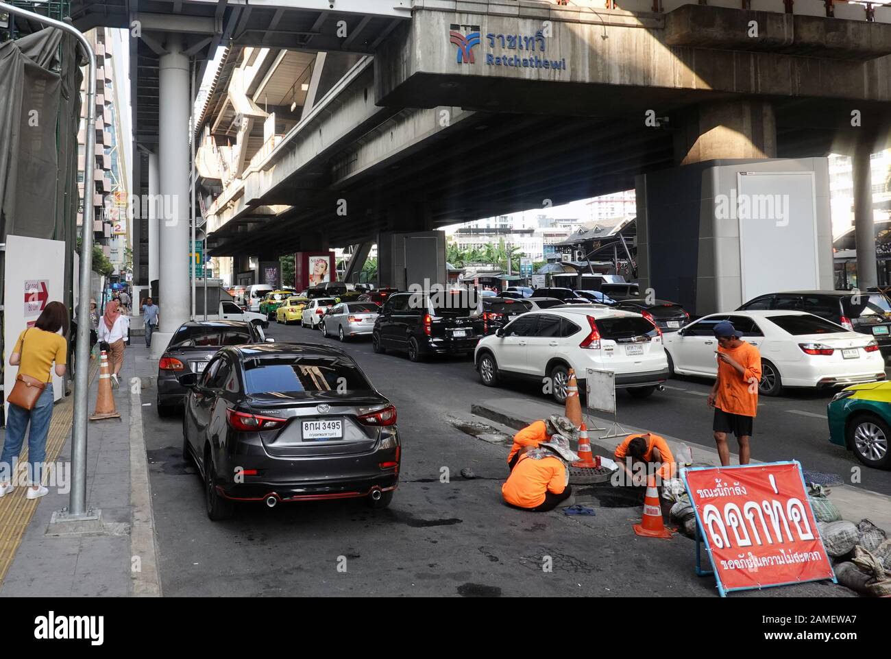 Bangkok, Thailand - December 21, 2019: Workers cleaning sewer near ...