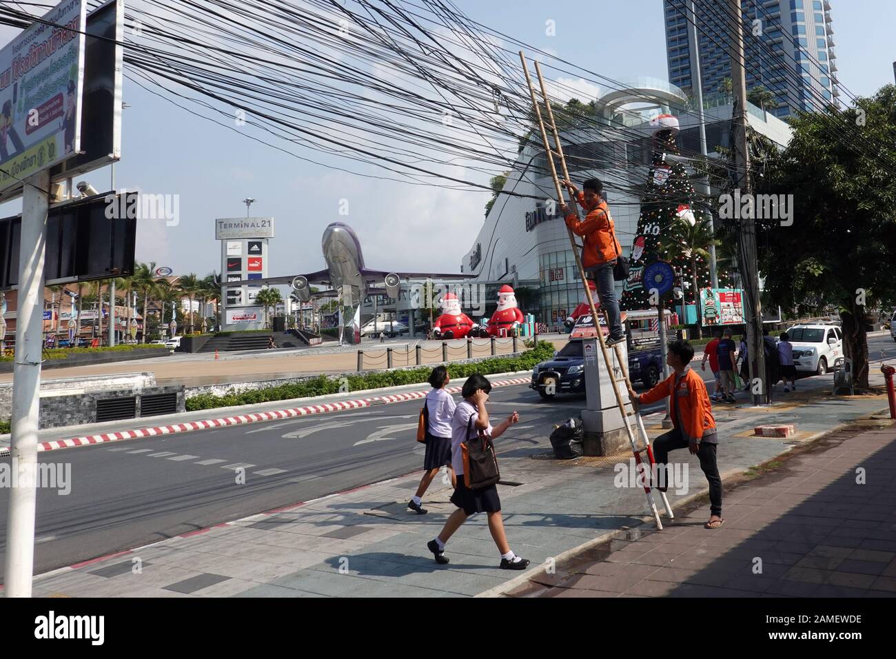 Ladder installation hi-res stock photography and images - Alamy