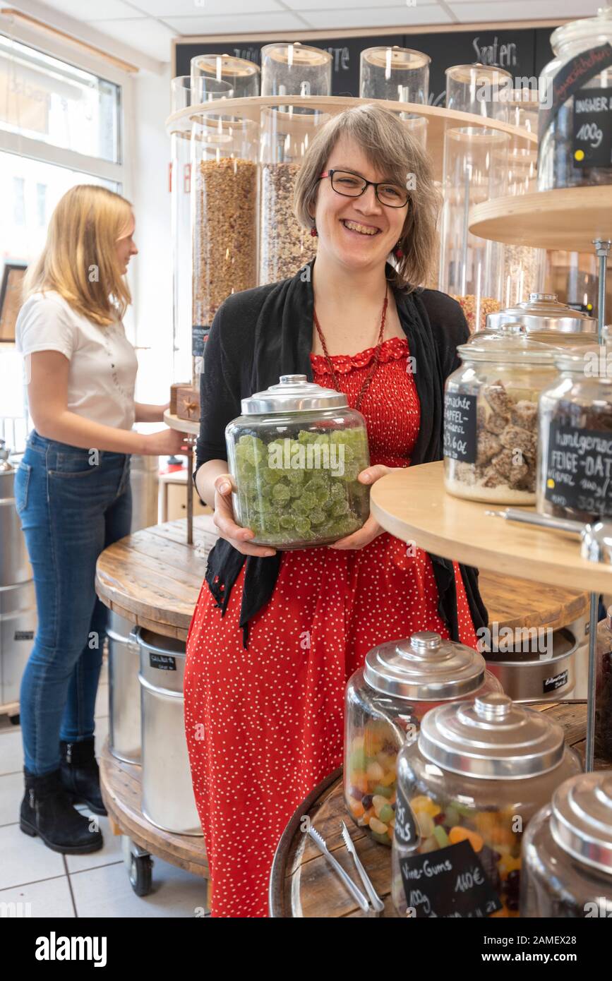 Frau erna hi-res stock photography and images - Alamy