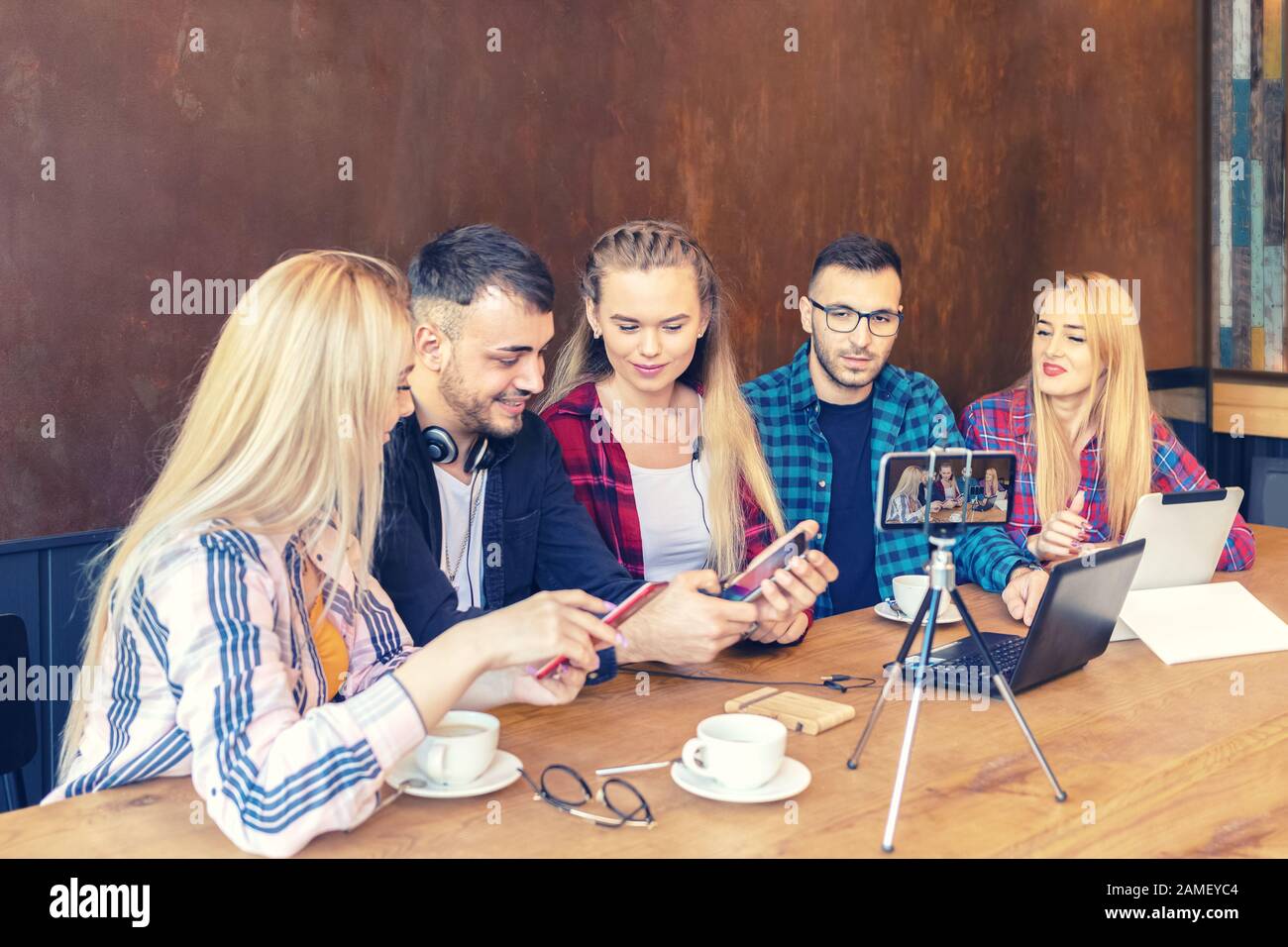 Blog influencers hi-res stock photography and images - Alamy