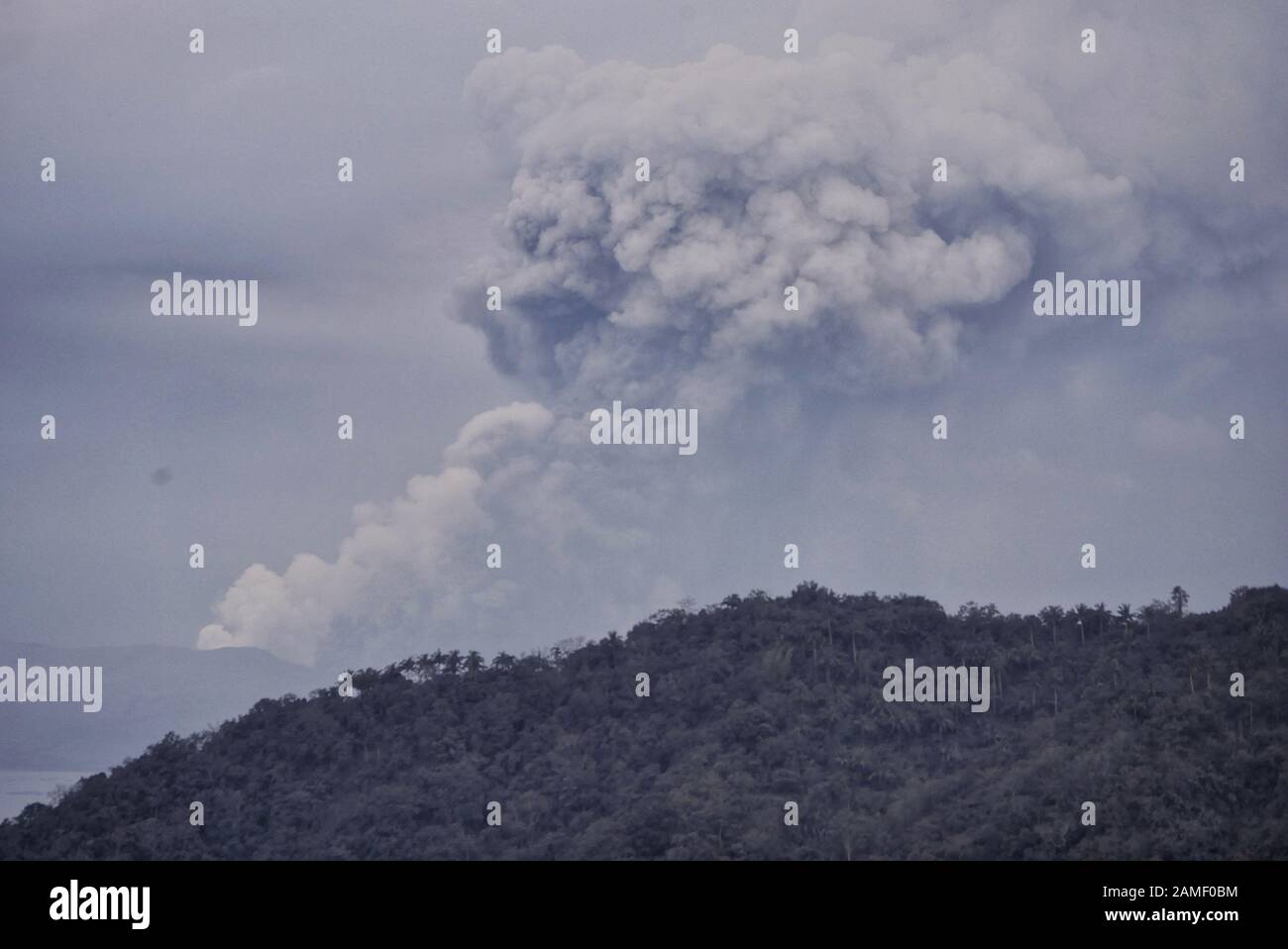 Tagaytay, Cavite, Philippines. 13th Jan, 2020. The Taal volcano ...