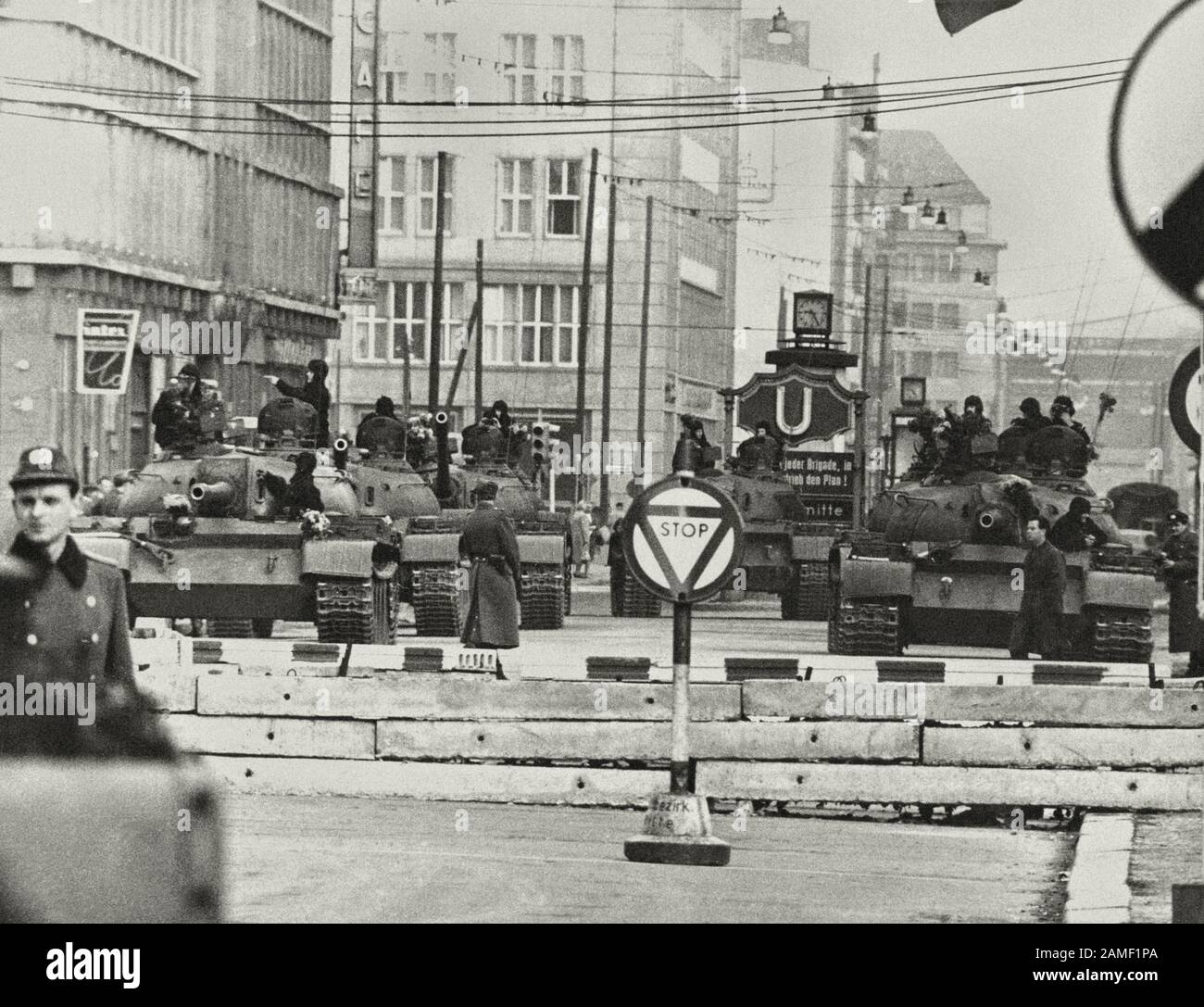 Checkpoint Charlie Berlin 1961 High Resolution Stock Photography and ...