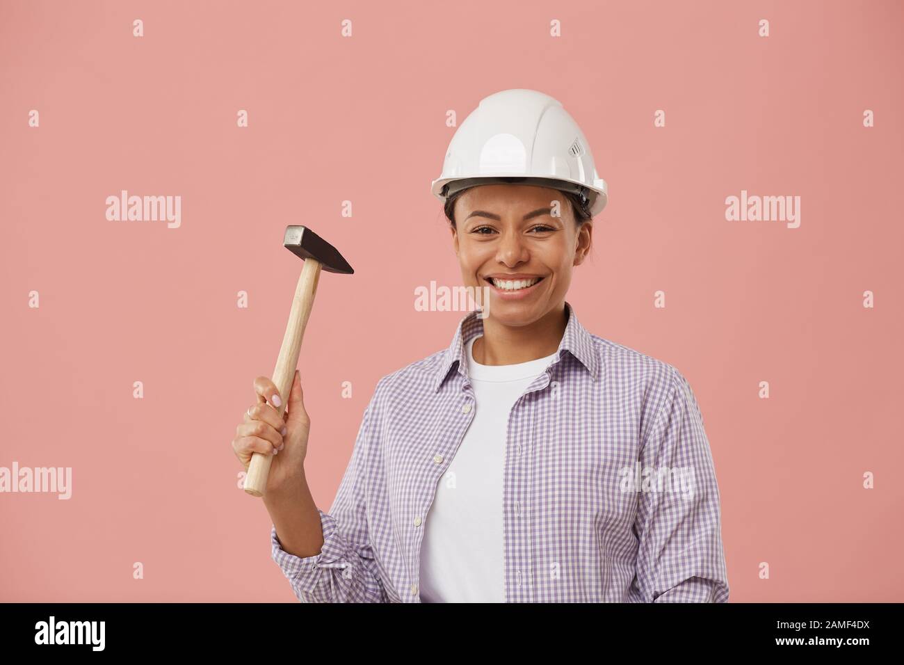 Female worker hammer hi-res stock photography and images - Alamy