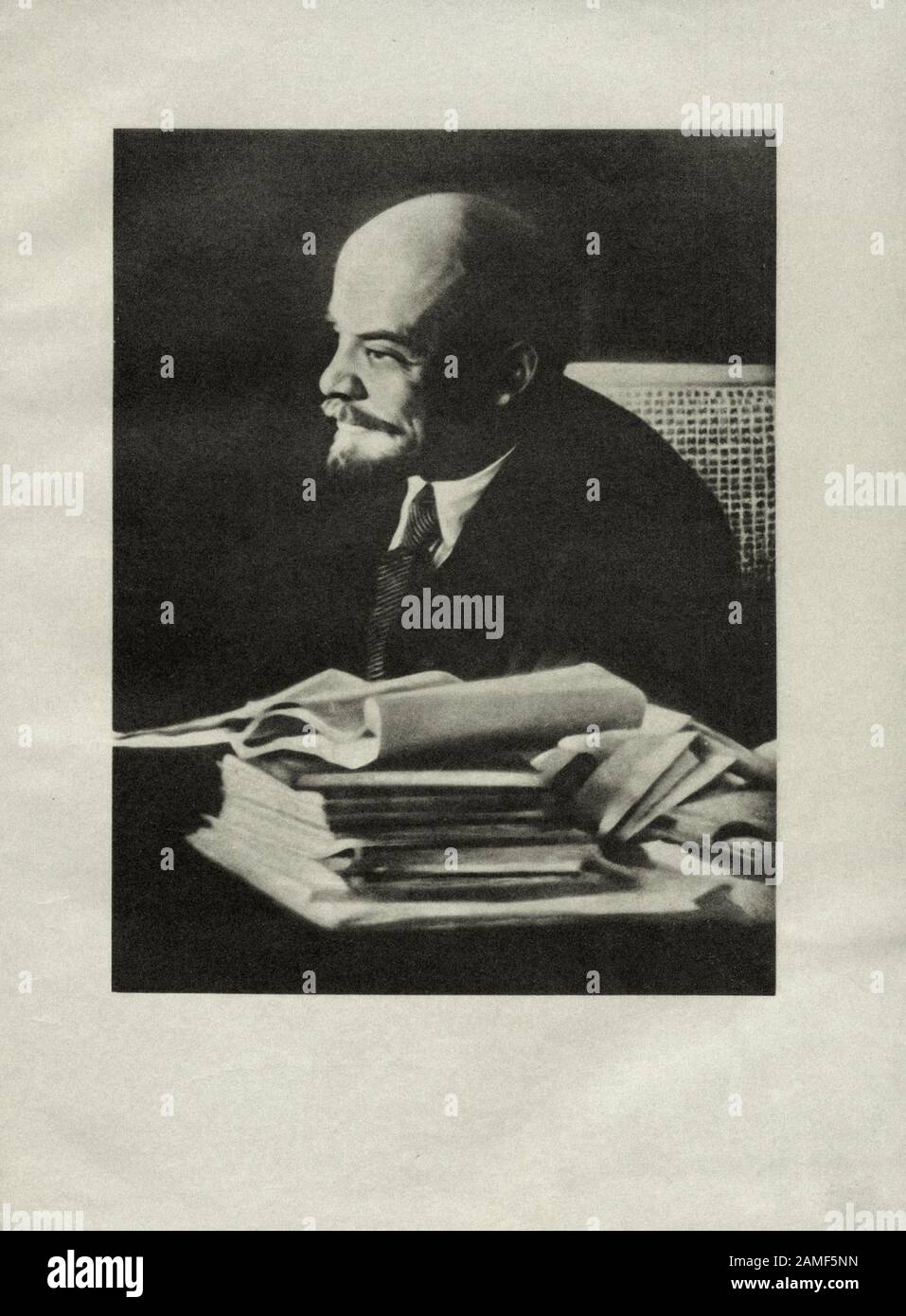 Vladimir lenin portrait hi-res stock photography and images - Alamy