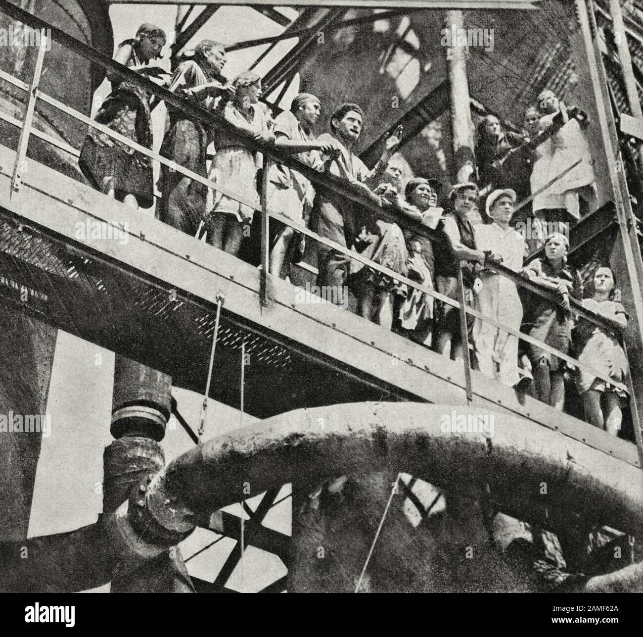 The life in Soviet Union in 1930s. From soviet propaganda book. Photo ...