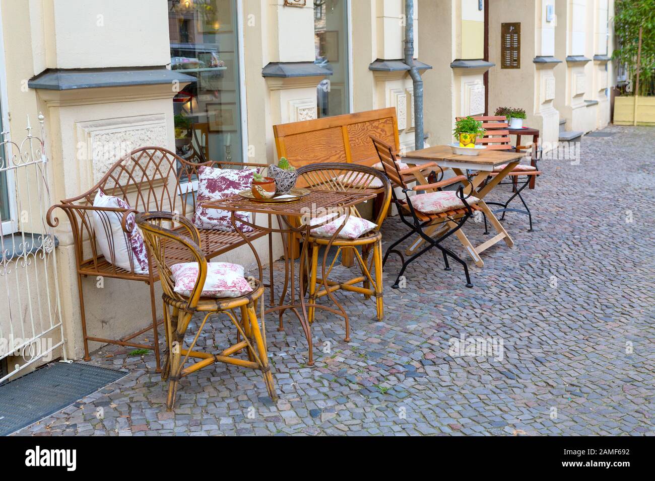 Cafe table european hi-res stock photography and images - Alamy