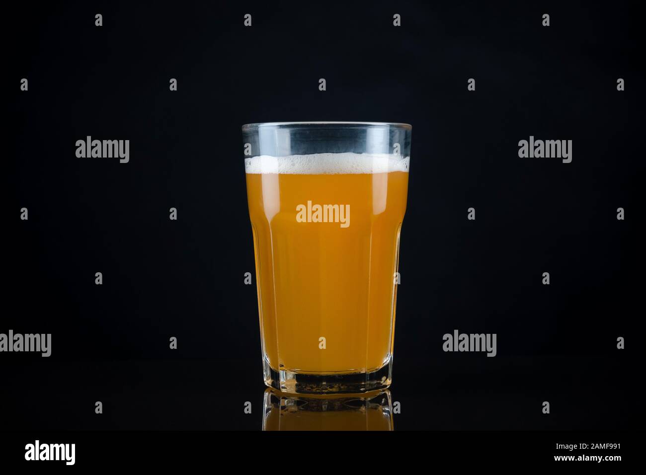 Foamy beer overflowing hi-res stock photography and images - Alamy