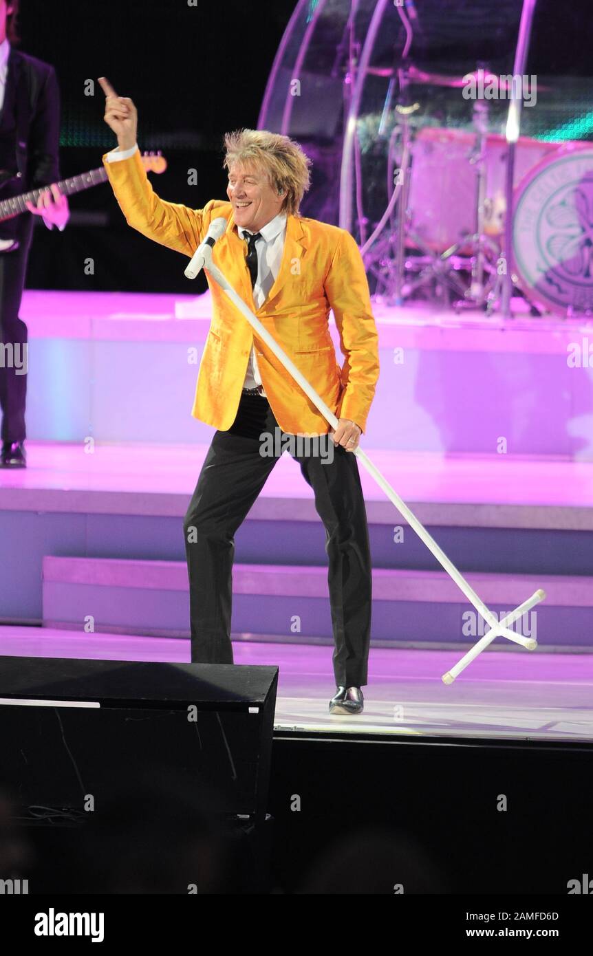 Verona Italy 21/06/2010 Live concert of Rod Stewart at the Arena Stock ...