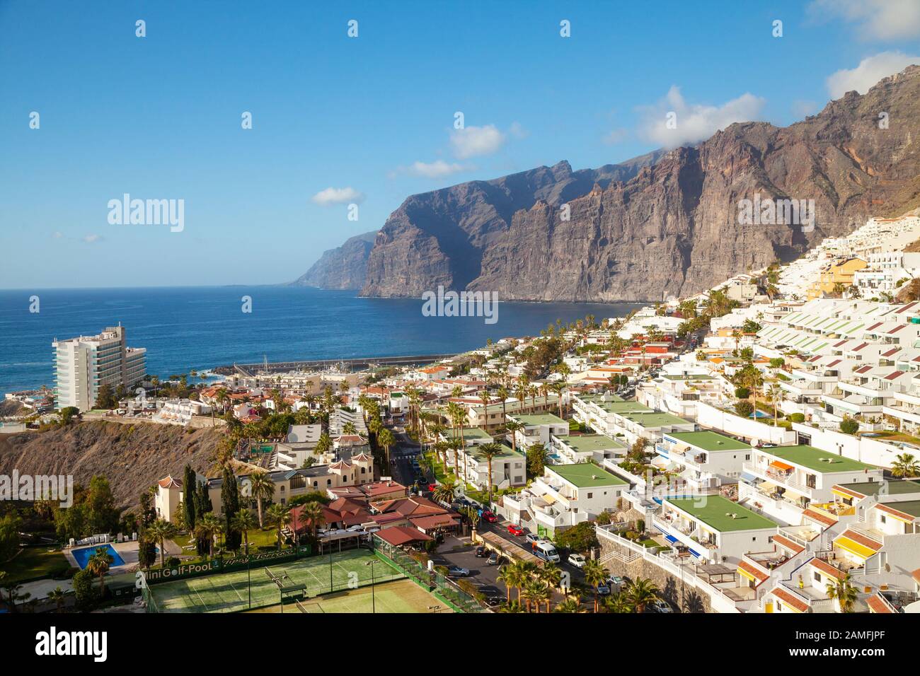 Sheer cliffs hi-res stock photography and images - Alamy