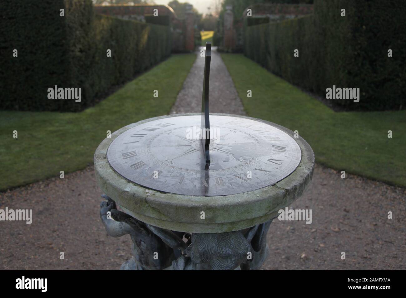 Sundial time clock tool history hi-res stock photography and images - Alamy