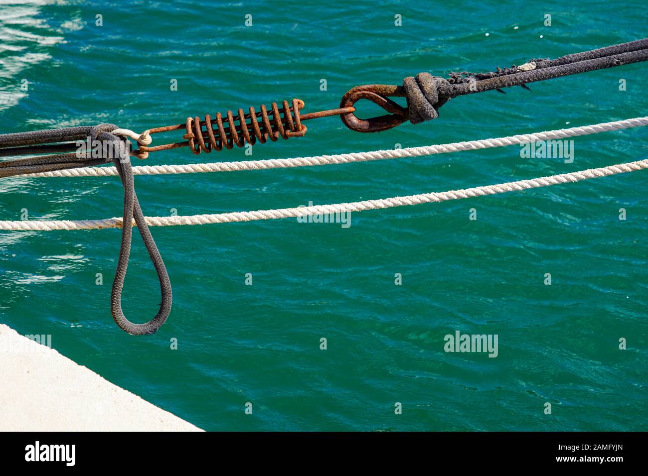 Rope securing boats hi-res stock photography and images - Alamy